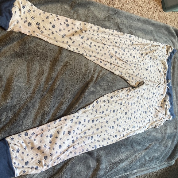 Jane and Bleecker | Intimates & Sleepwear | Snowflake Pajama Pants ...